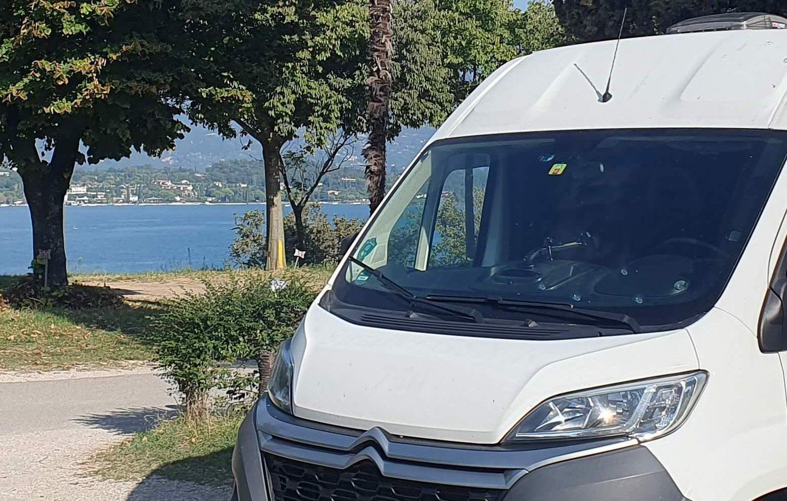 Scheinwerfer ausbauen und LED nachrüsten beim Fiat Ducato - VanPause.com